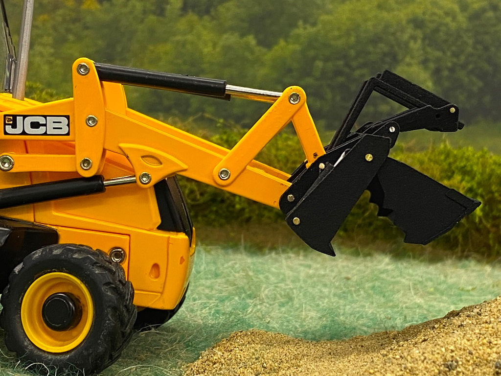 1:32 Scale Britains JCB 3CX Plastic 4in1 bucket kit. – CiModels